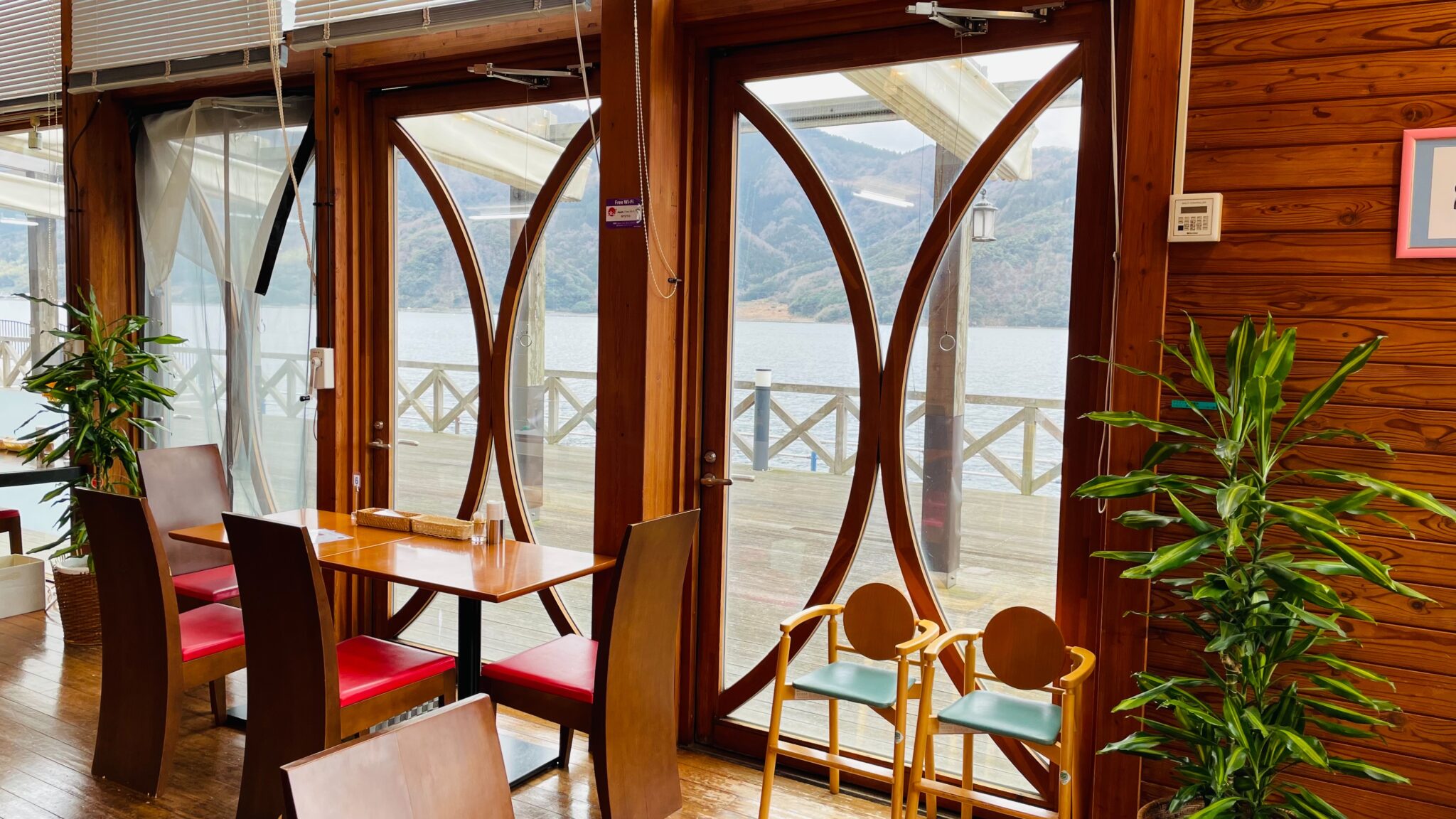 【M's deli-エムズデリ】舞鶴にあるおしゃれなベイサイドプレイス