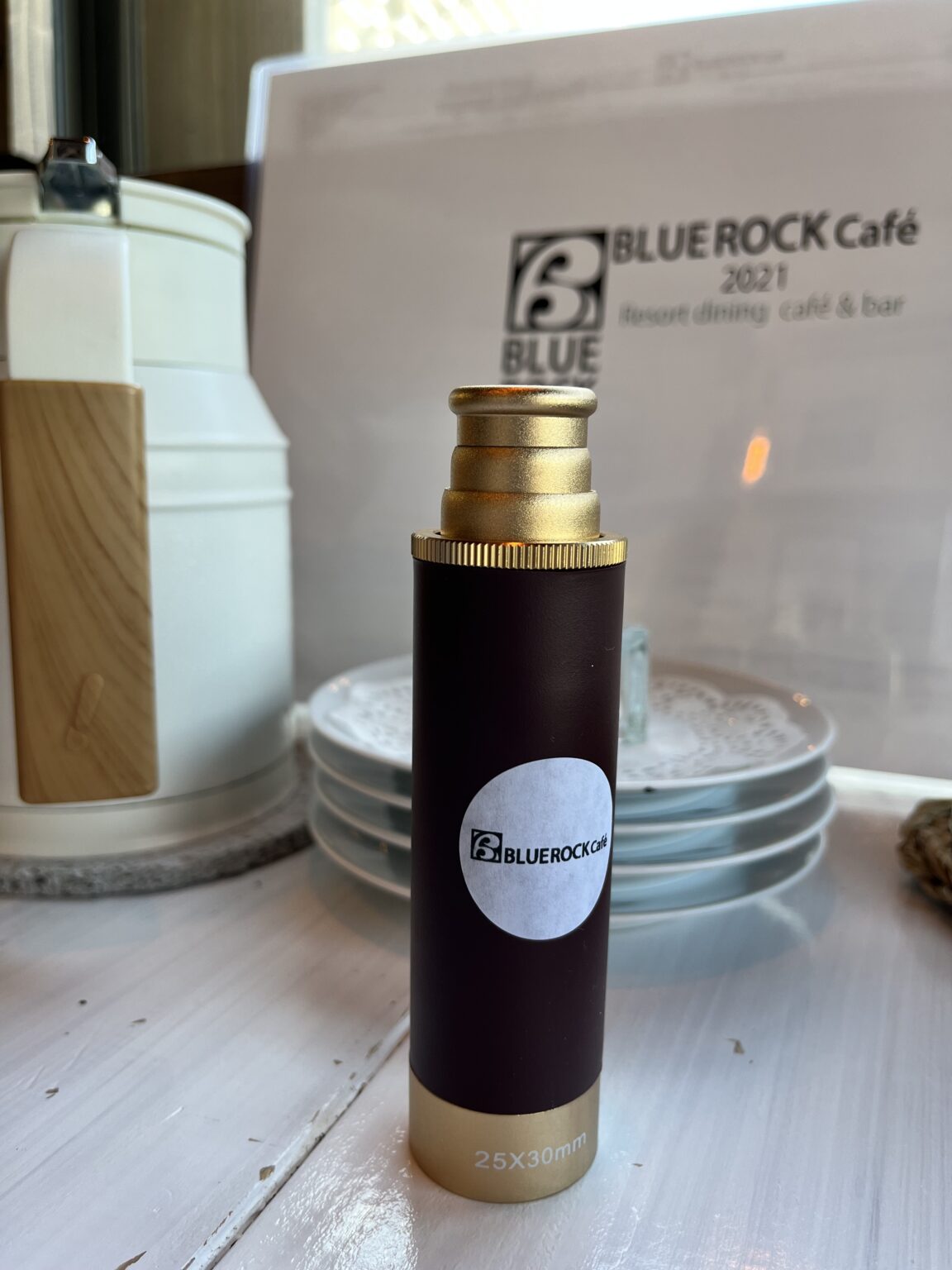 日の光で雰囲気が変わる、全席オーシャンビューのカフェ＆バー『BLUE ROCK Café』 | 北近畿の情報サイト”クリコネ”